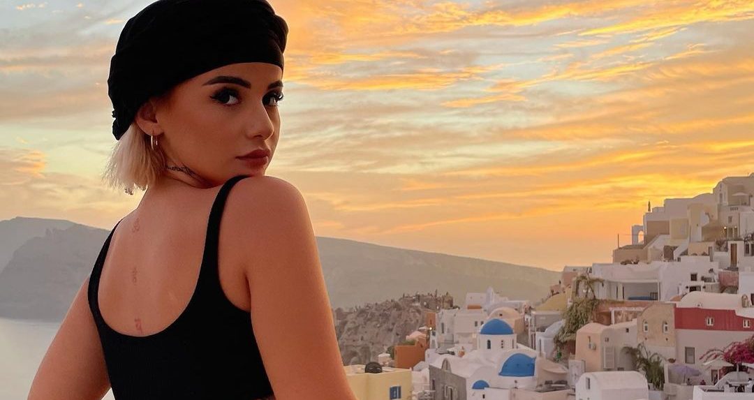 Rina Balaj publikon albumin e parë në karrierë - Shqip.com - Lajmet e ...