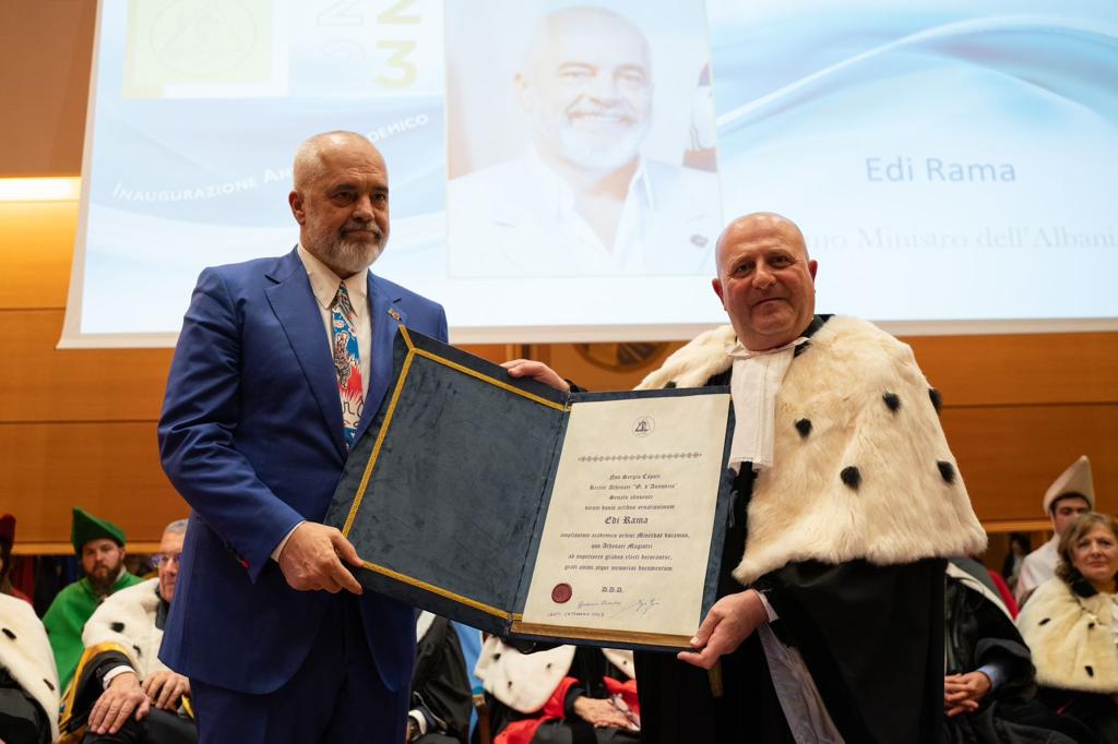Rama merr Urdhrin Akademik të Minervës nga Universiteti italian - Shqip ...