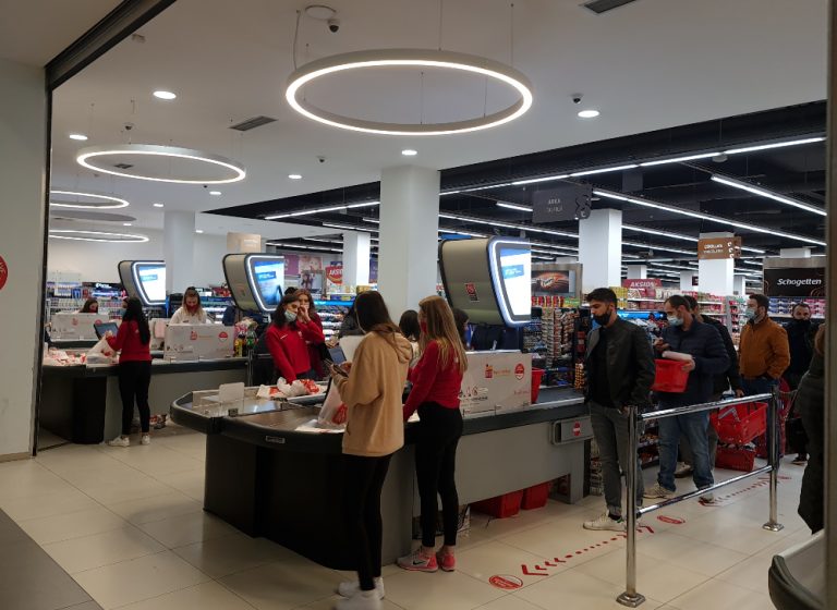 Vetëm 1 në 5 paga në Kosovë konsiderohet si pagë jetese - Shqip.com ...